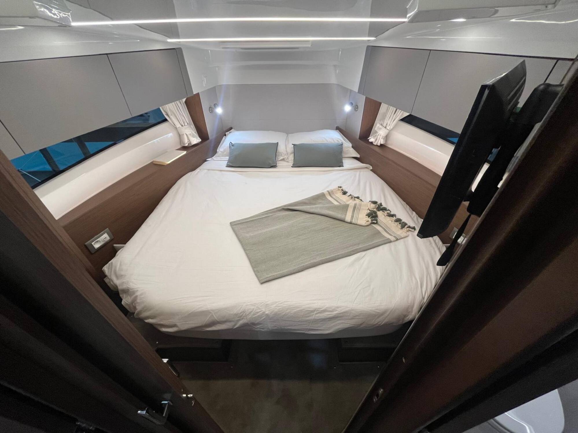 BENETEAU Antares 9 V2 - Nouveau Antares 9 disponible chez Esprit Mer
